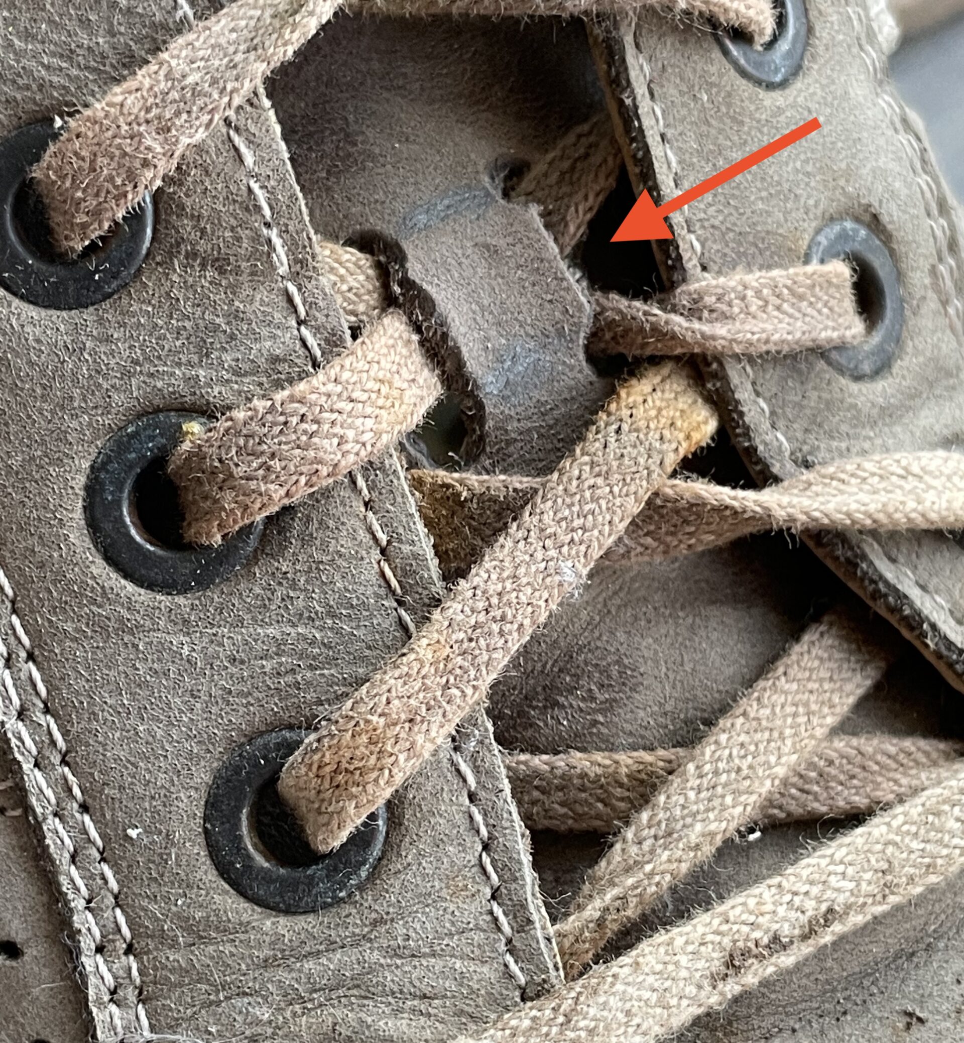 Schuhzunge verrutscht? Ursachen & Lösungen - schuhschule.de